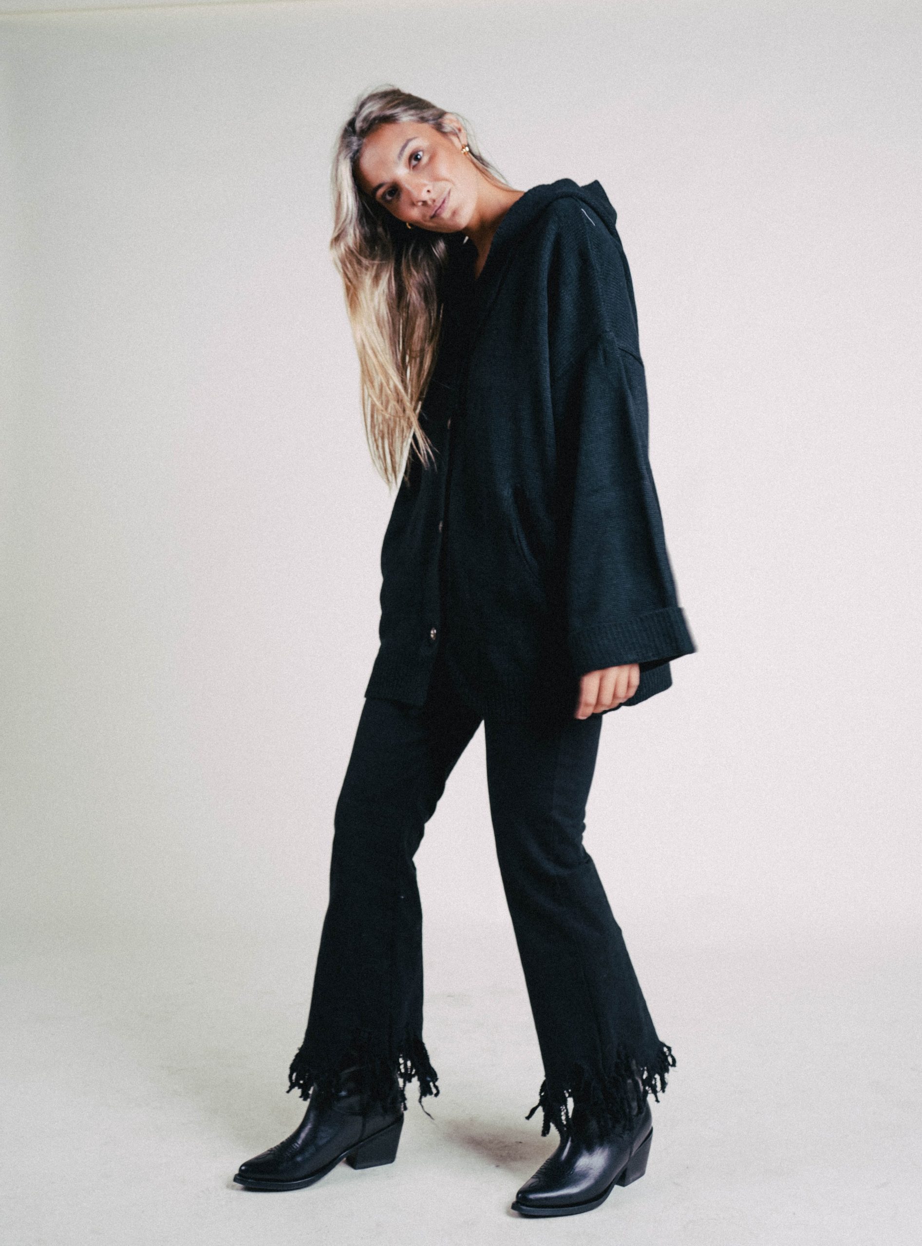 Sacón Oversize negro - Victoria M. Ortiz