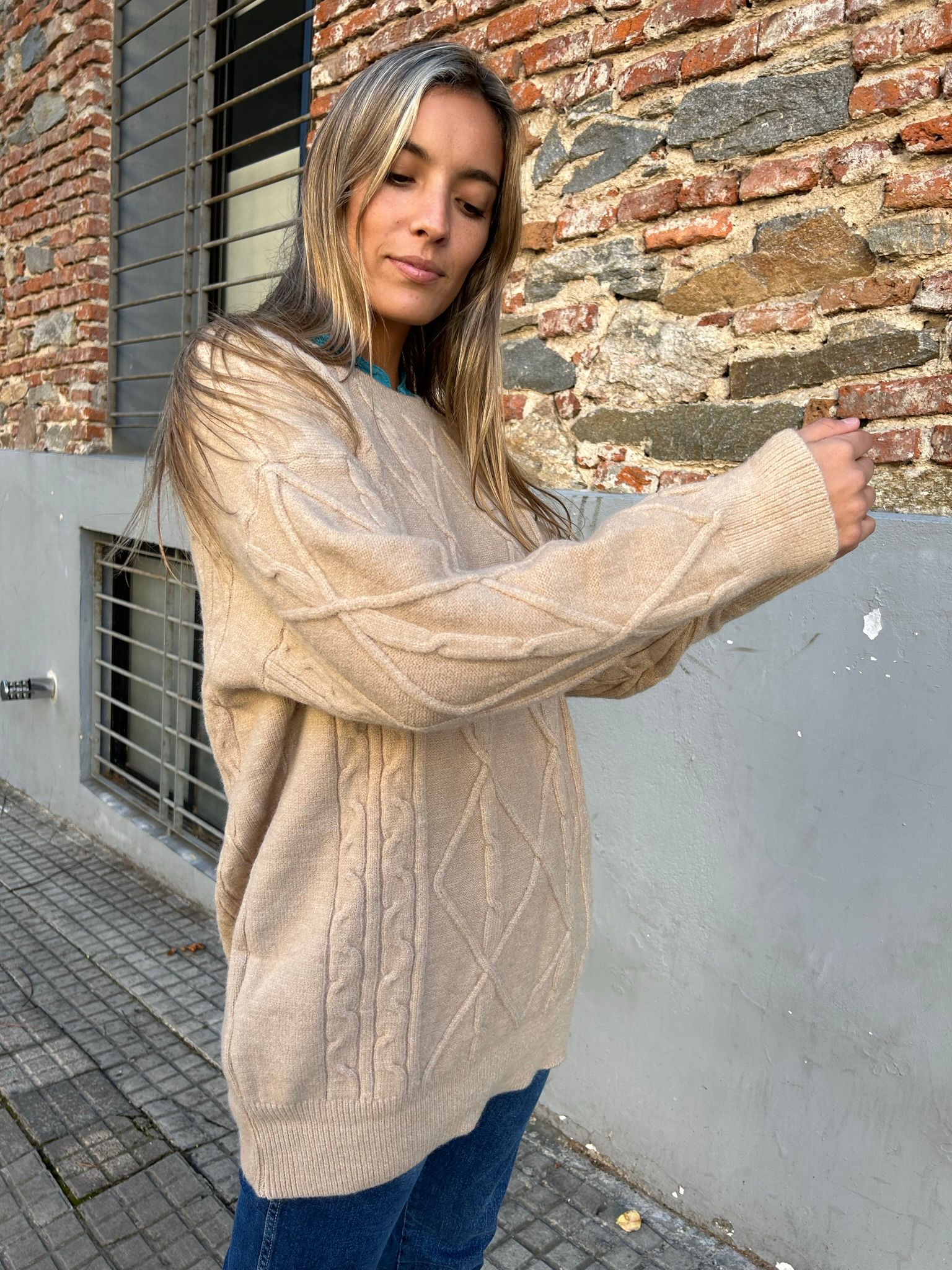 Buzo Arenas oversize camel - Victoria M. Ortiz